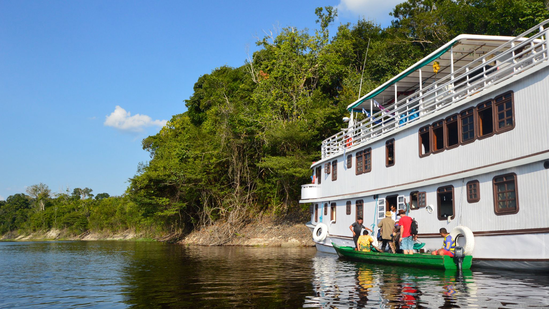 Experience Amazon on traditional boats by Amazônia Expeditions